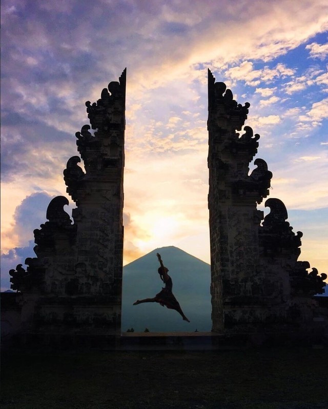 The split gates of Candi Bentar - Bali.live