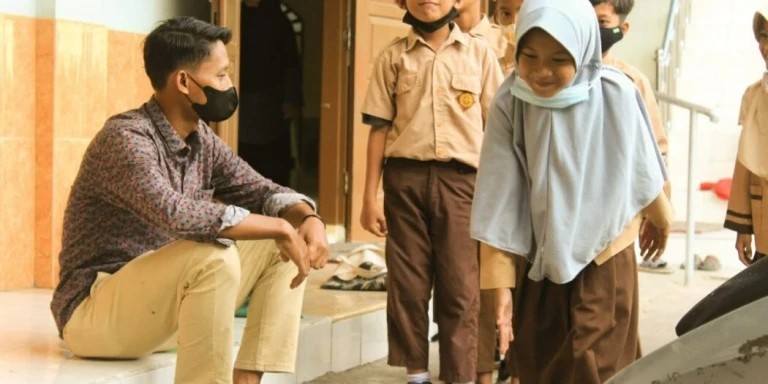 Indonesian Etiquette. How to Communicate Politely With Local Residents ...