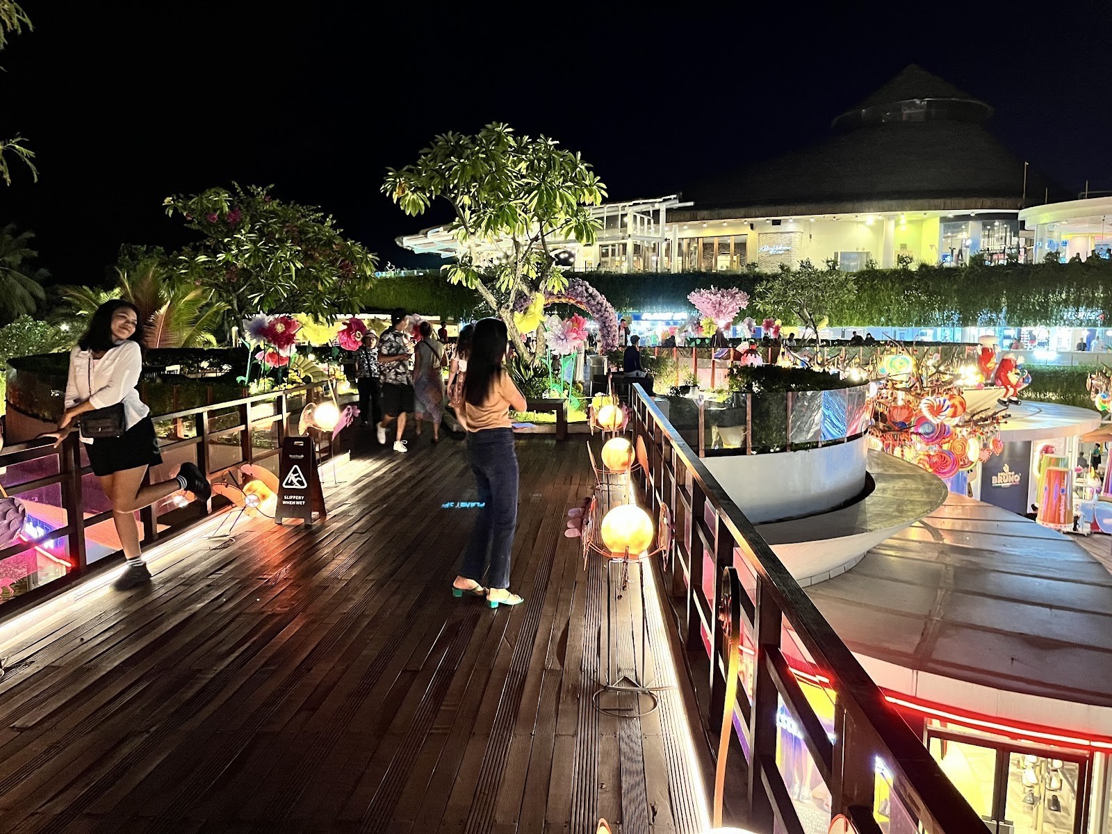 Beachwalk Shopping Center, Mall in Bali