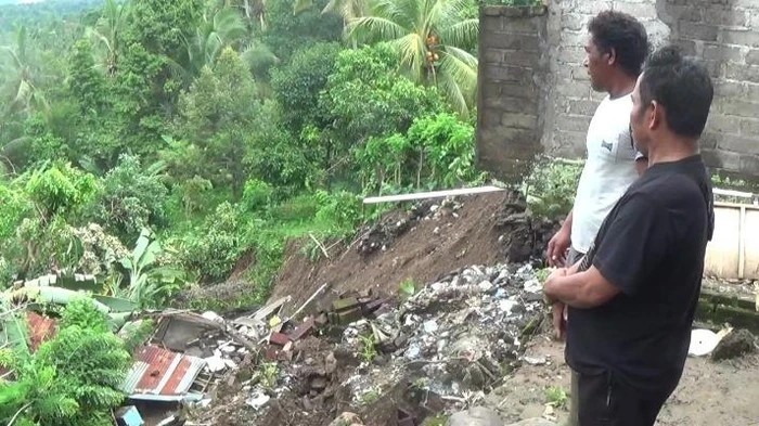 Heavy Rains Hit Bali: Floods, Landslides, and Fallen Trees - Bali.live